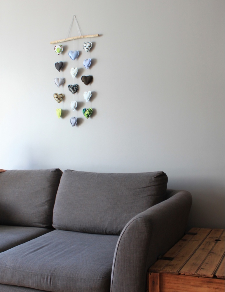 Free pdf sewing pattern and tutorial to make a heart mobile.